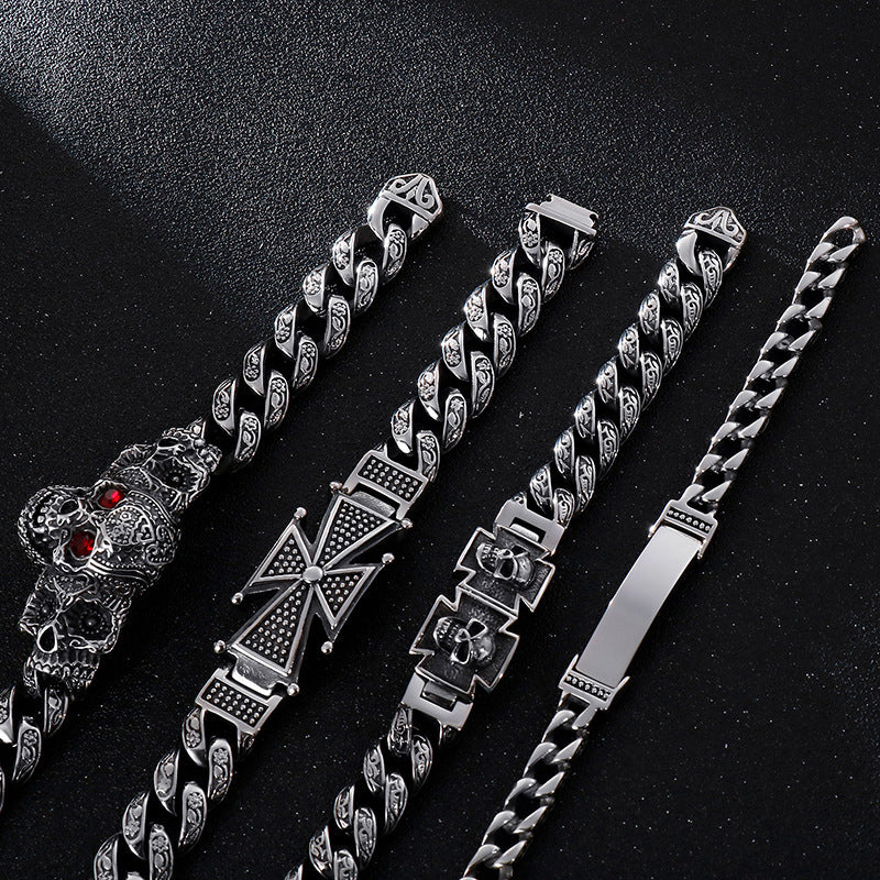 Steel Rebellion – Vintage Skull Series 21 cm – EMBERON